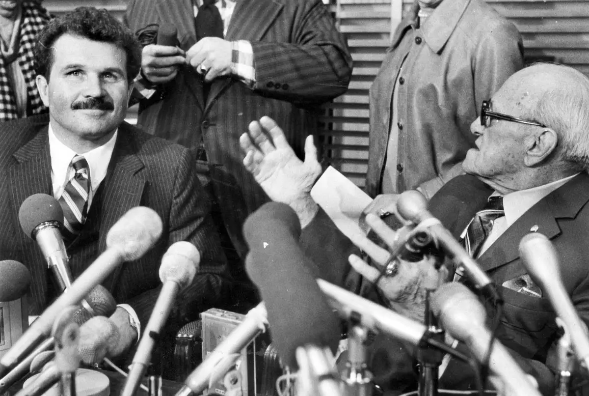 First & Long: 40-Year Anniversary of Da Coach, Hackett Could Be Ditka ...