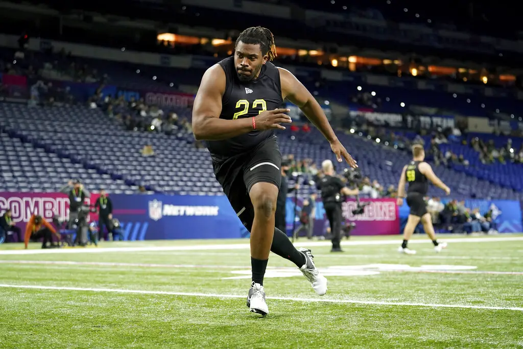 Braxton Jones Making Believers of Bears' Coaching Staff - Bears Insider