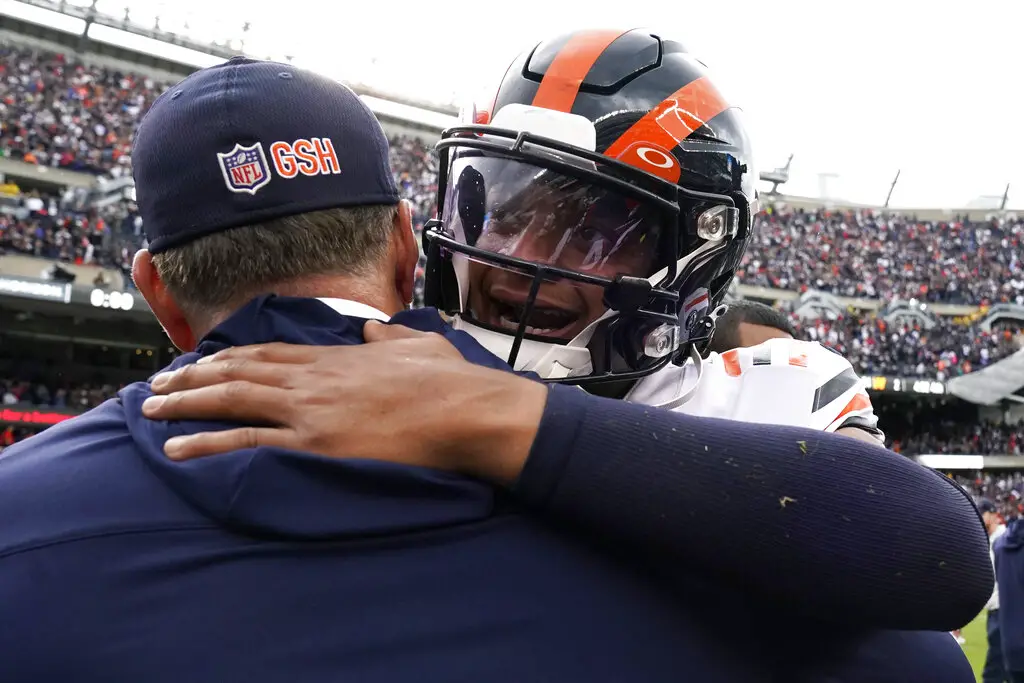Bears Have Full Faith in Fields, But Play Calling Tells Different Story ...