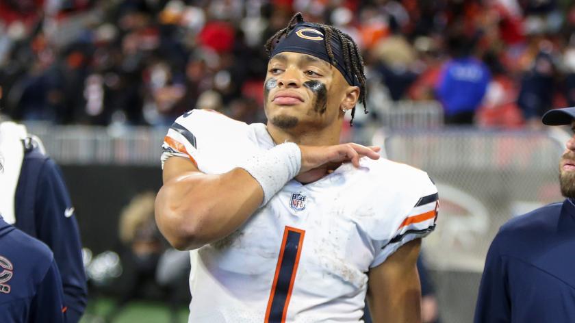 Justin Fields Dislocates Left Shoulder; Some Reports Disagree - Bears ...